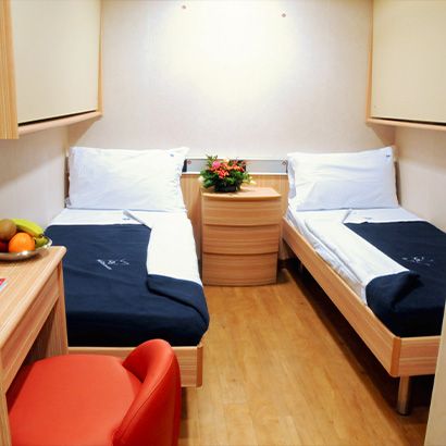 Perth Blackborough Escultura diamante camarote interior grimaldi lines ...