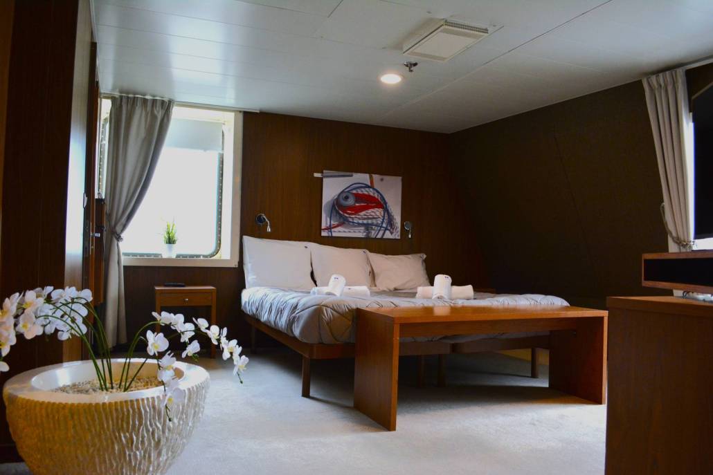 Discover the ferry EUROPALINK - Grimaldi Lines